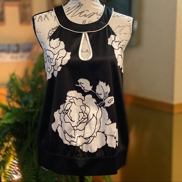 The Limited | Tops | Pretty Halter Style Top | Poshmark